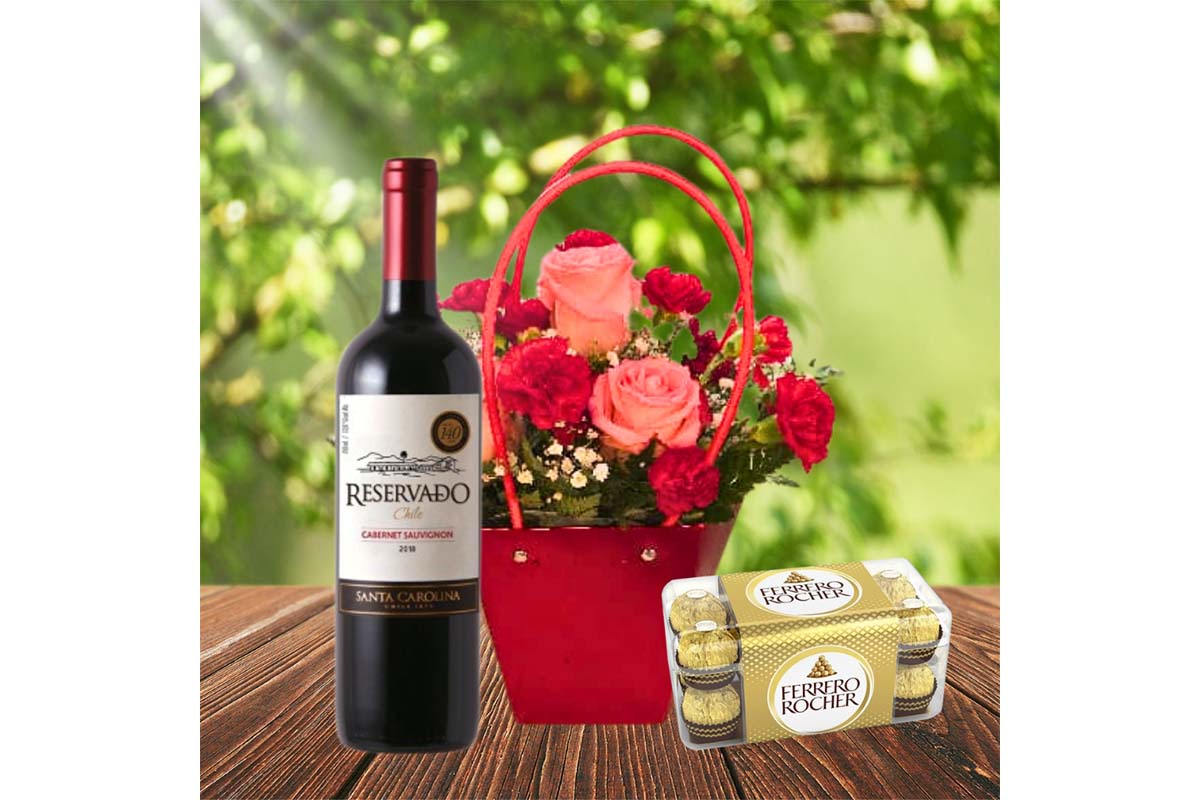 Detalles - Special Combo: Wine, Chocolates, and Flowers - Delivery Service