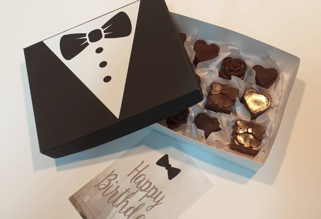 GiGi Habana - 12 Artisan chocolates (tuxedo box) - Delivery Service