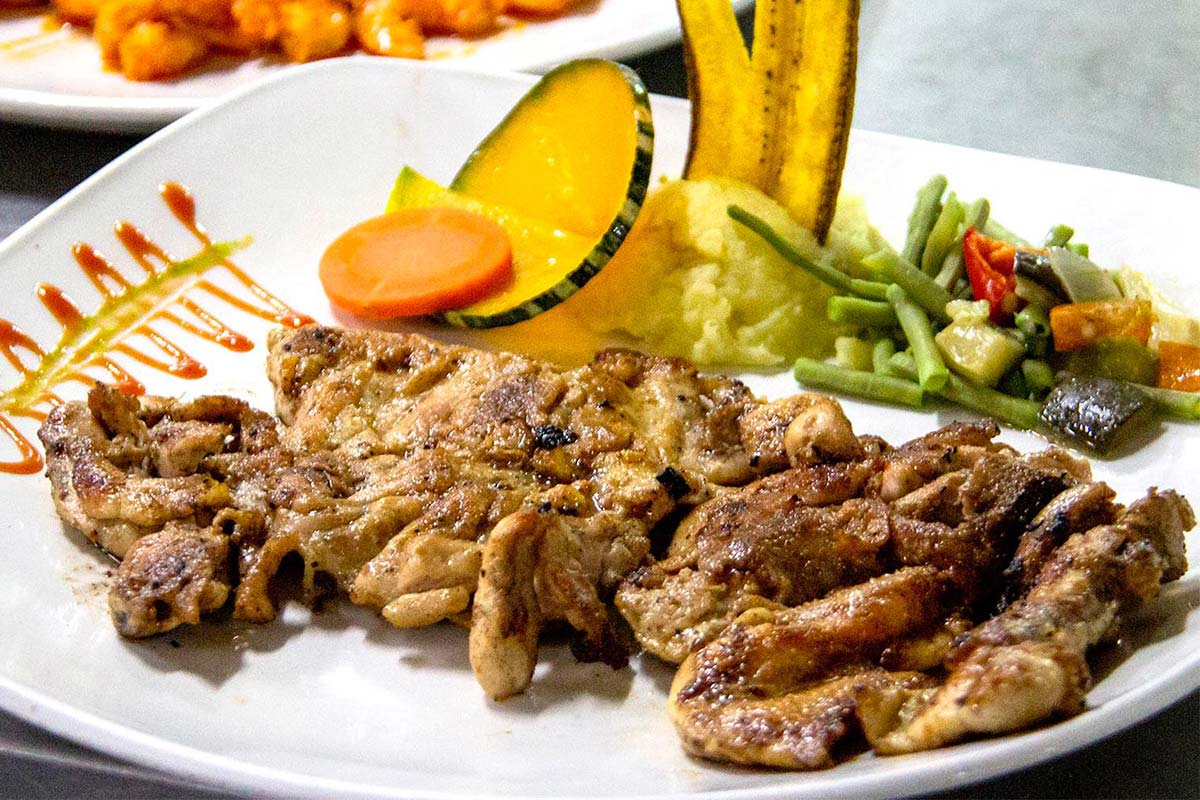 1910 Restaurante & Bar - Bistec de pollo a la brasa (345 g) - Envío a ...
