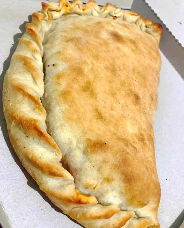Homepizza Cuba - Chorizo and onion calzone (Ø30 cm) - Delivery Service