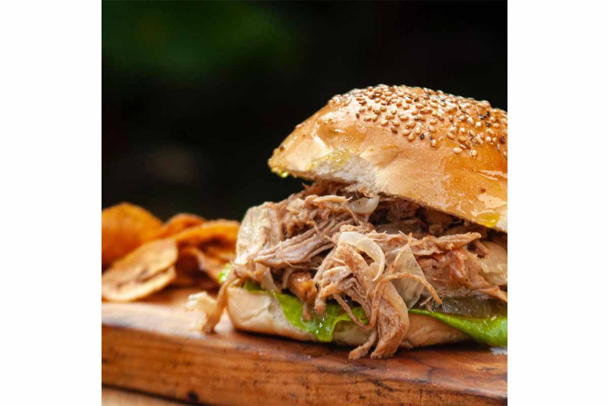 Mercy Bar Café - Pan con lechón asado + Vianda frita - Envío a domicilio