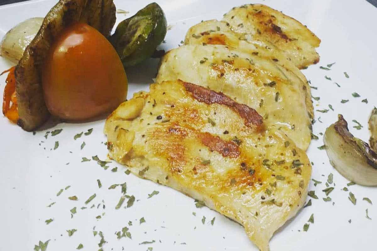 As Café - *-20%* Pechuga de pollo grillé (200 g) + Guarniciones - Envío ...