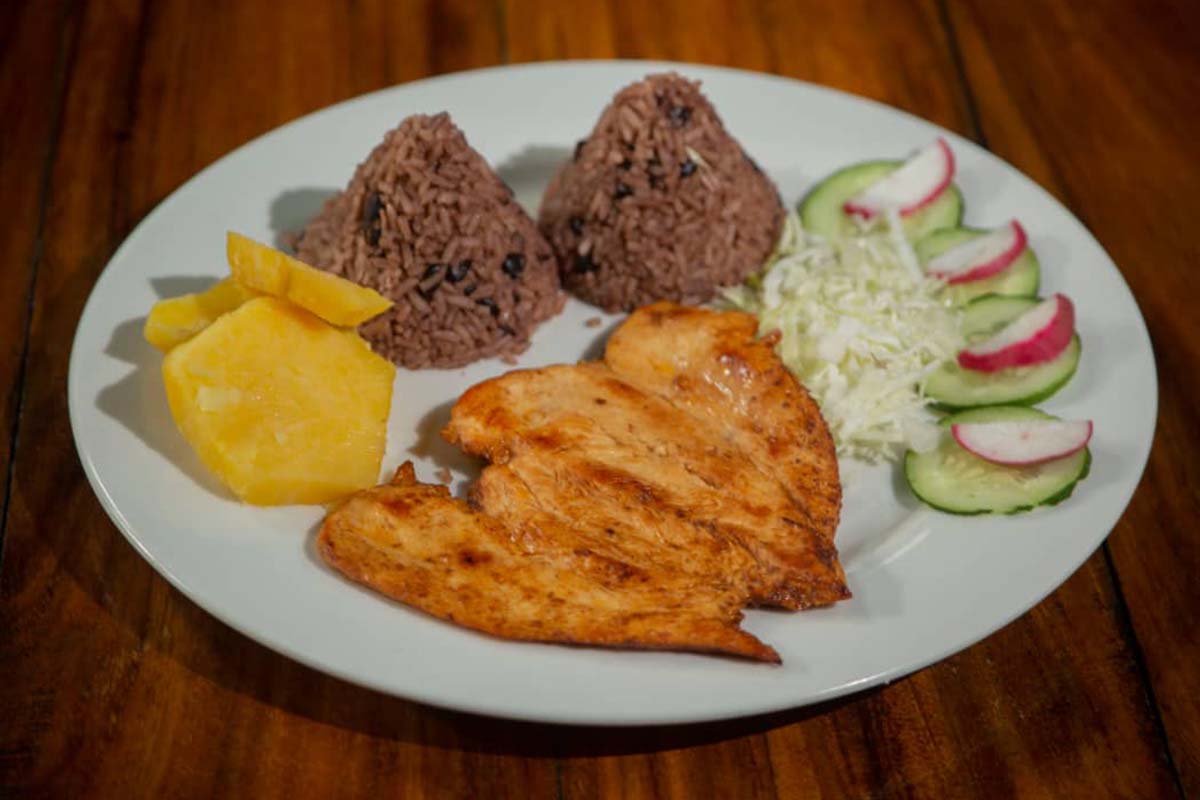Ranchón Don Martín - Grilled chicken breast (220 g) + Side dishes ...