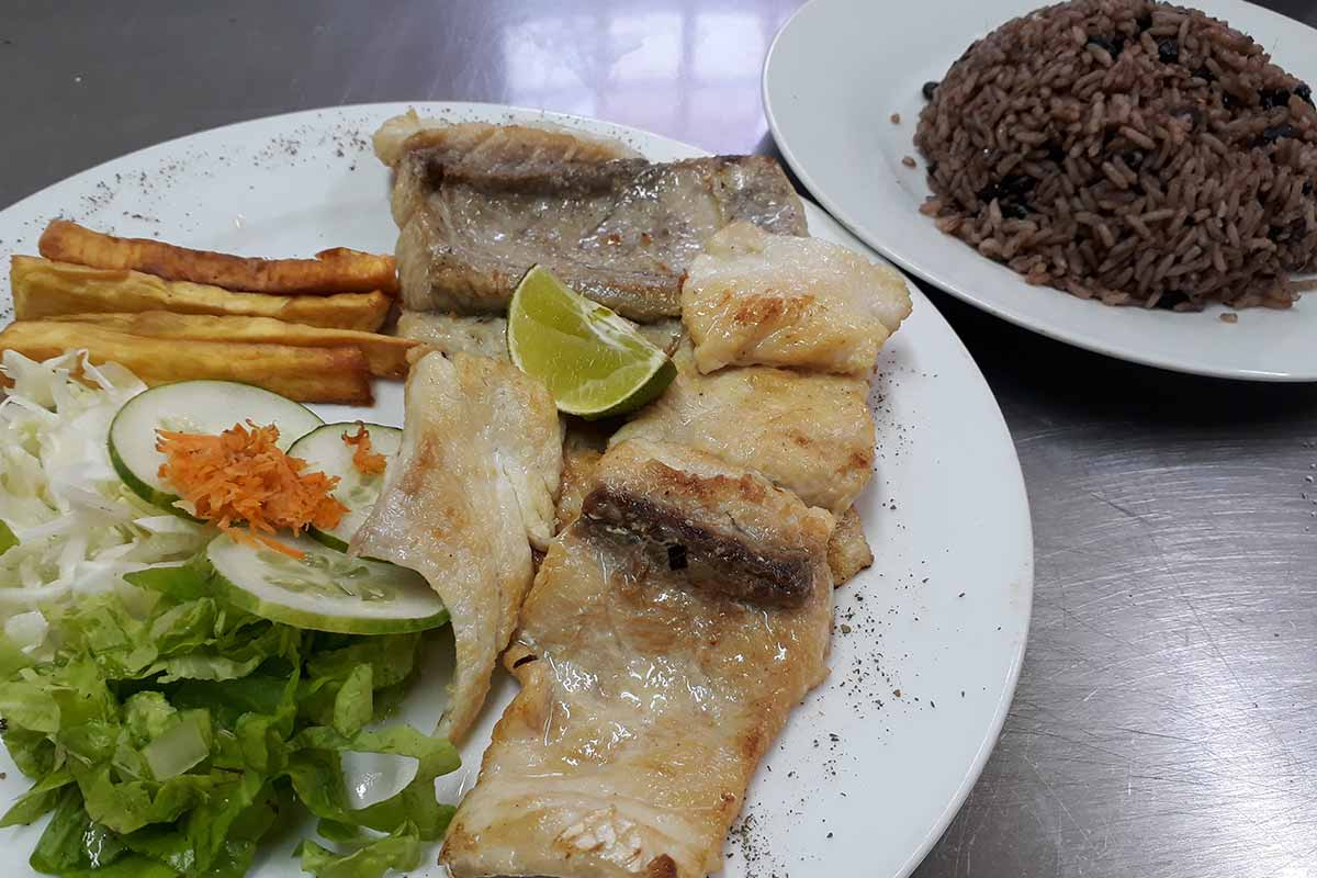 Filete de pescado grillé (280 g) + Guarniciones - Envío a domicilio